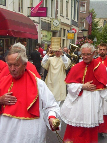 St. Willibrordprocessie trekt door Utrechtse binnenstad - Aartsbisdom