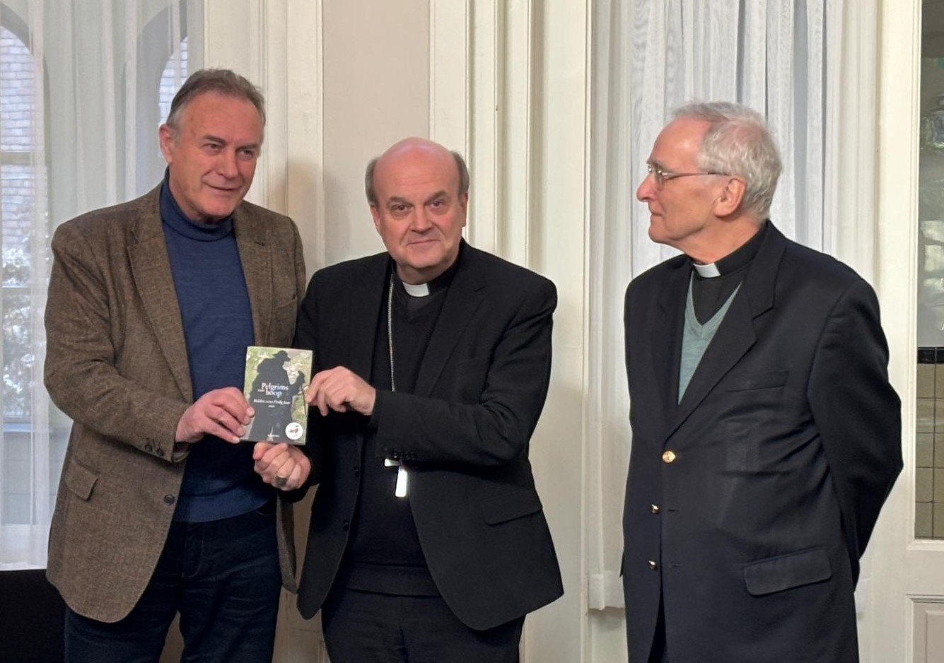 Bisschoppen ontvangen boek ‘Pelgrims van Hoop’ - Aartsbisdom